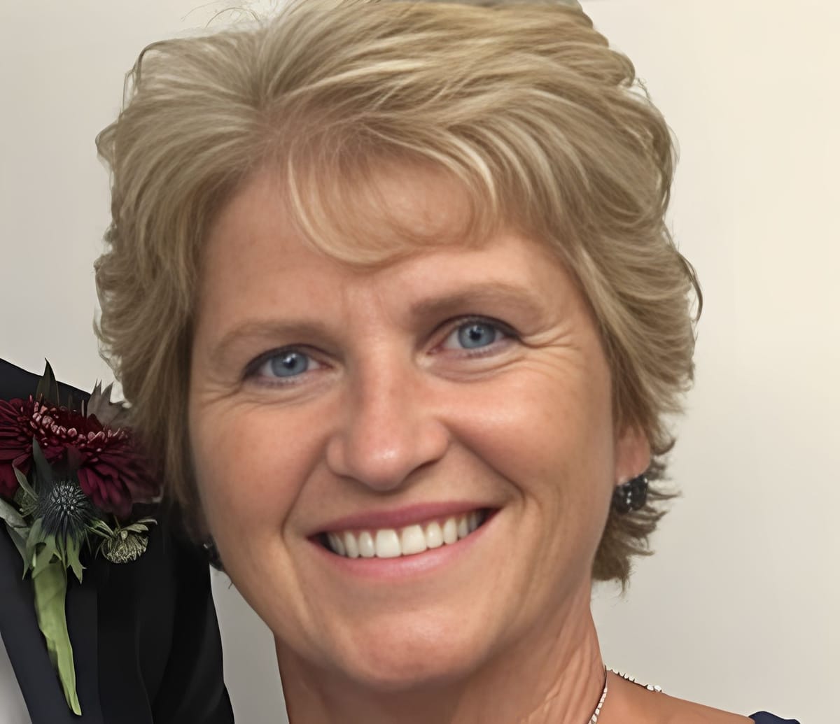 Gayle Haab wins 2025 Golden Apple Foundation Jan Jones Service Award