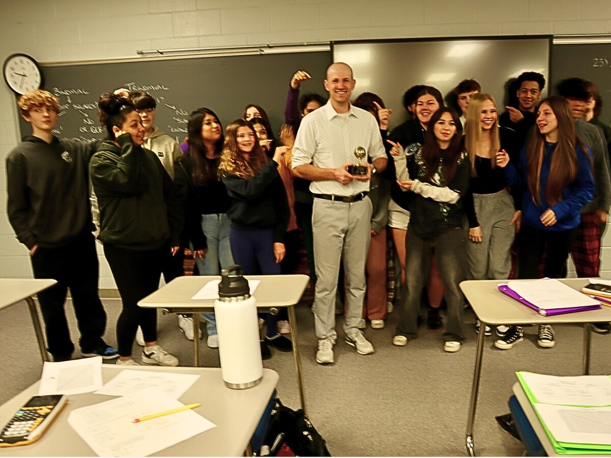 Hononegah’s Alex Hartz wins 2024 Golden Apple Award