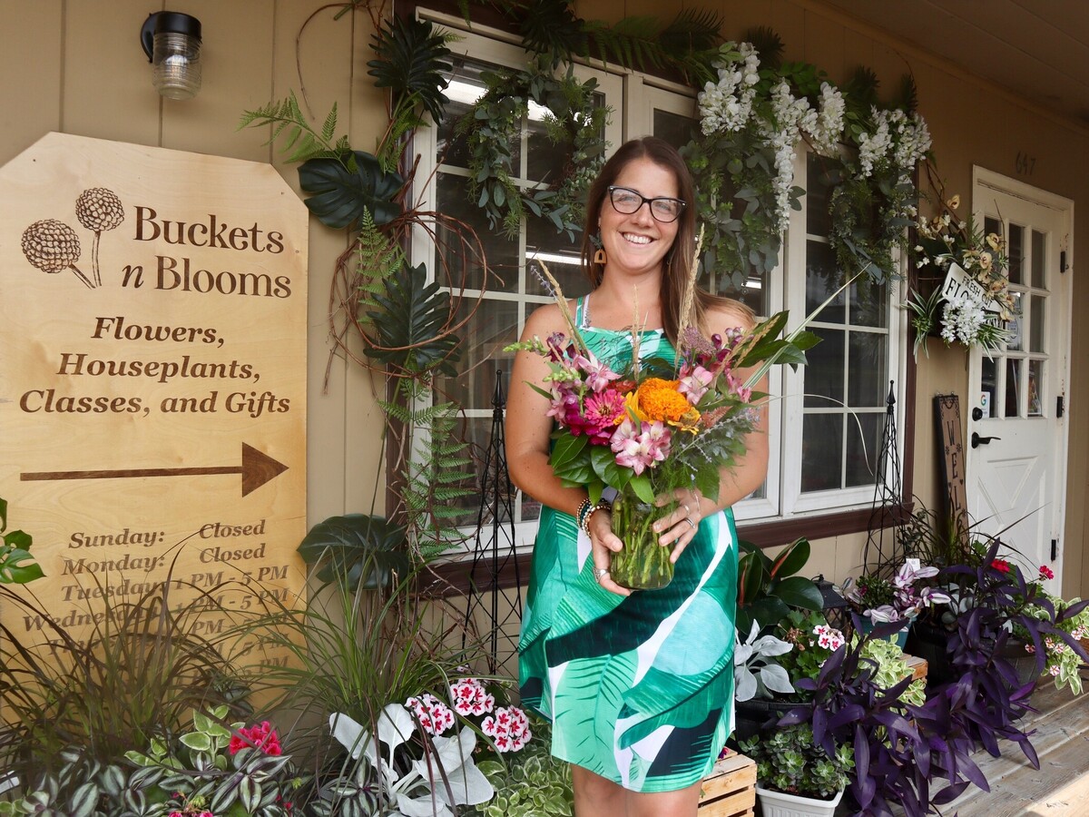 Local florist brings blossoms and joy with free flower giveaway